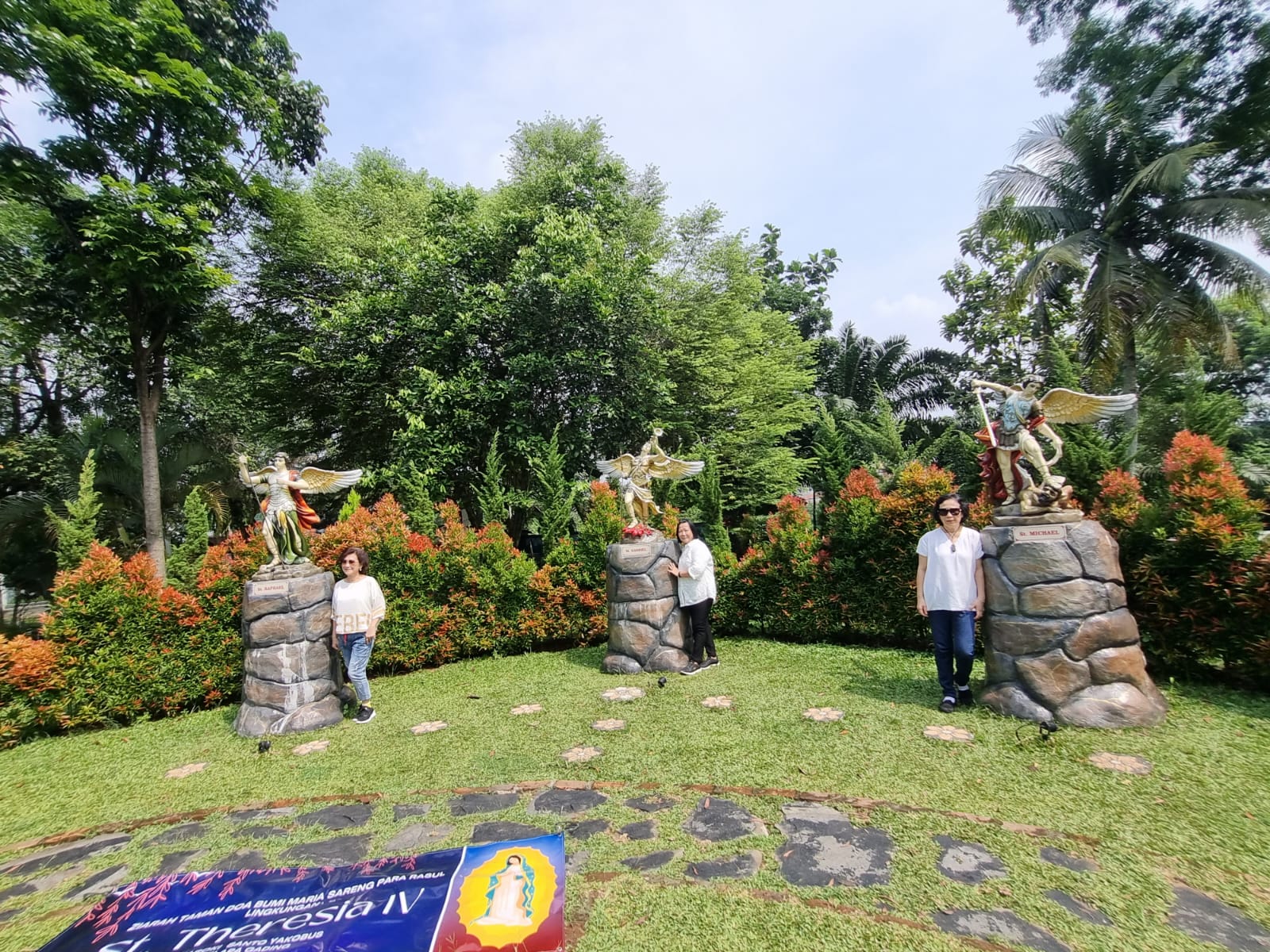 Bunda Maria Menyemangati dan Mempersatukan – Gereja Santo Yakobus ...